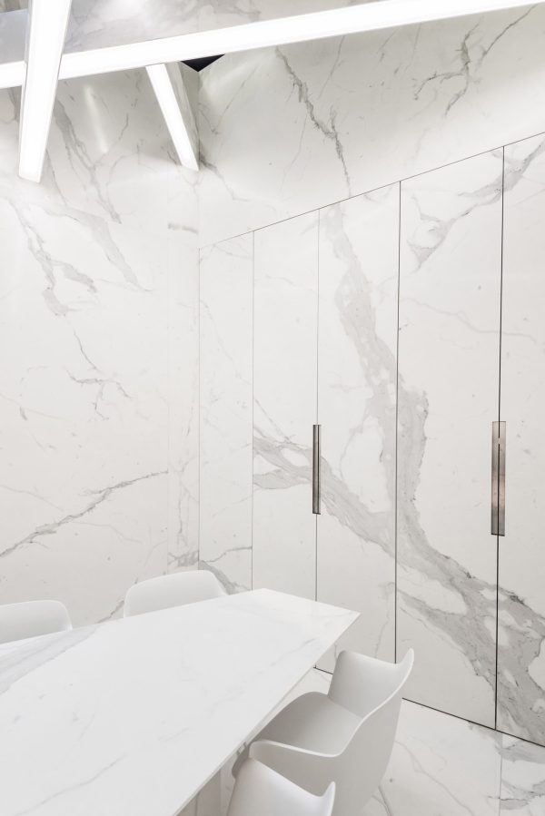 Ariostea Ultra Marmi Bianco Calacatta Marble effect porcelain tiles ...