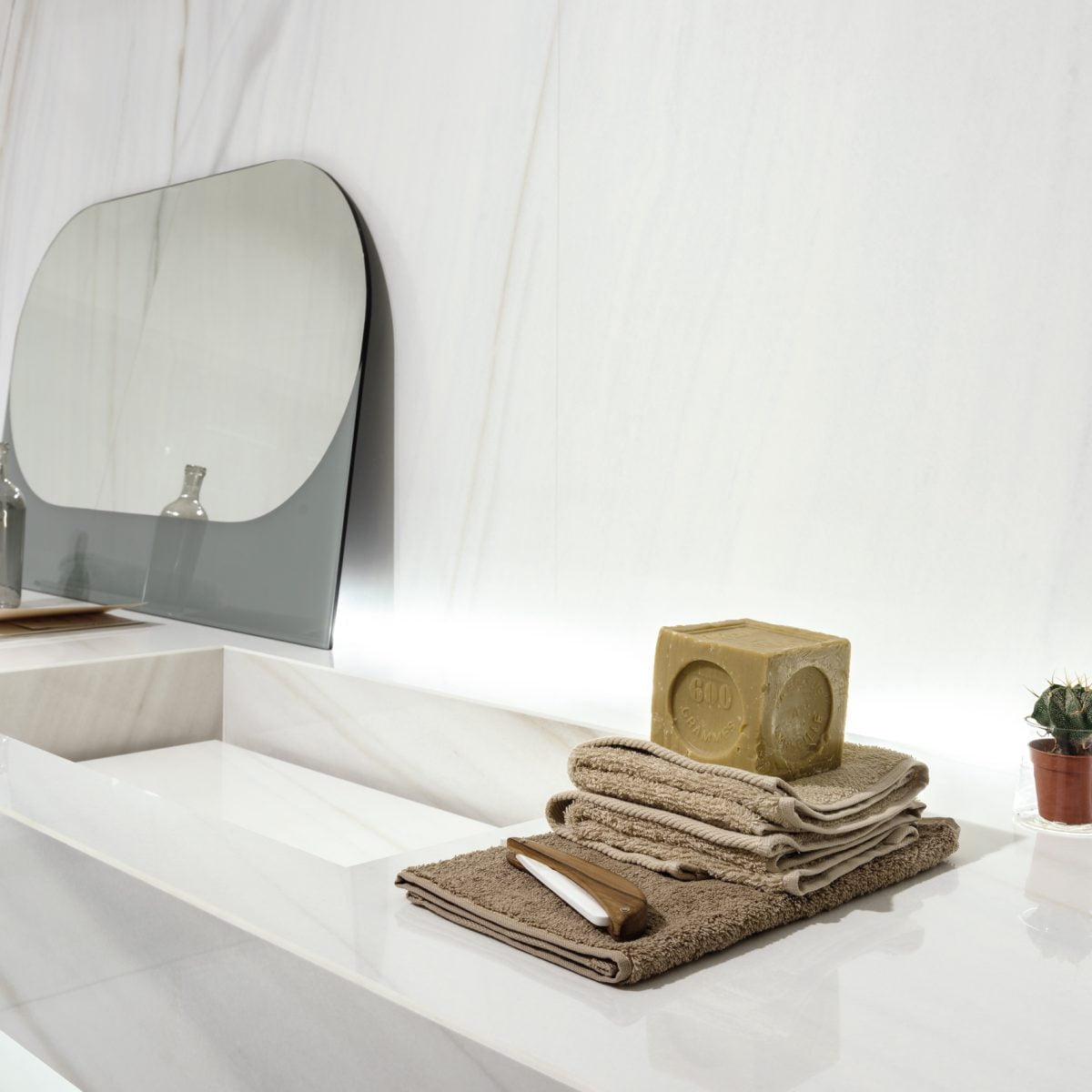 White 600 x 600 mm Marble effect porcelain tile | Marmi Classici Bianco ...
